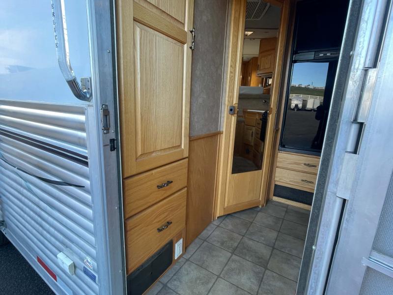 Silver Lite 3H GN LQ Horse Trailer in Walla Walla, WA | Trailer Trader