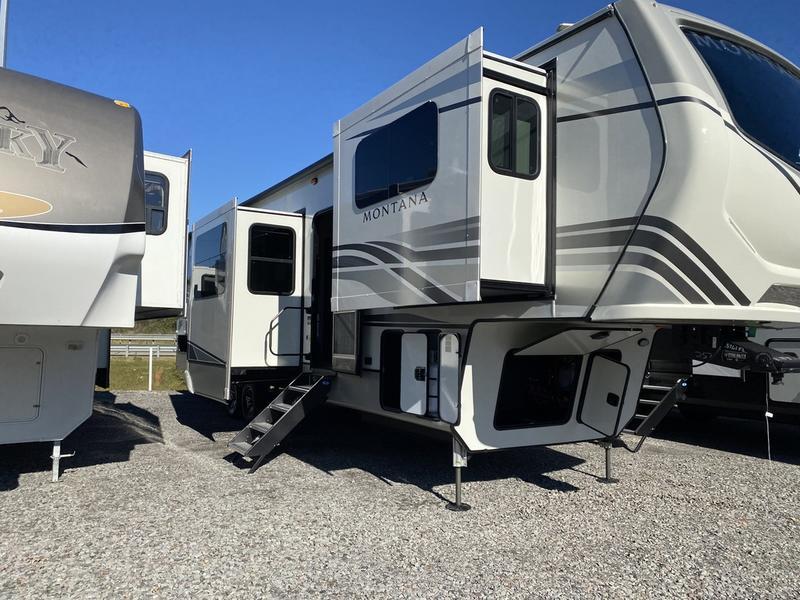 Front Living Room 5th Wheel Montana | Cabinets Matttroy