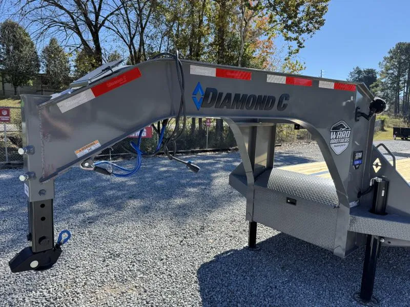 2026 Diamond C Trailers FMAX210 32ft 25K Hydraulic Dove Pacesetter ...