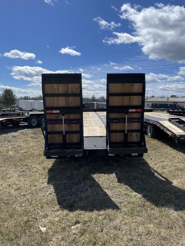 2023 Econoline 30-Ton Tri Axle Dovetail CP3030DA Equipment Trailer in ...
