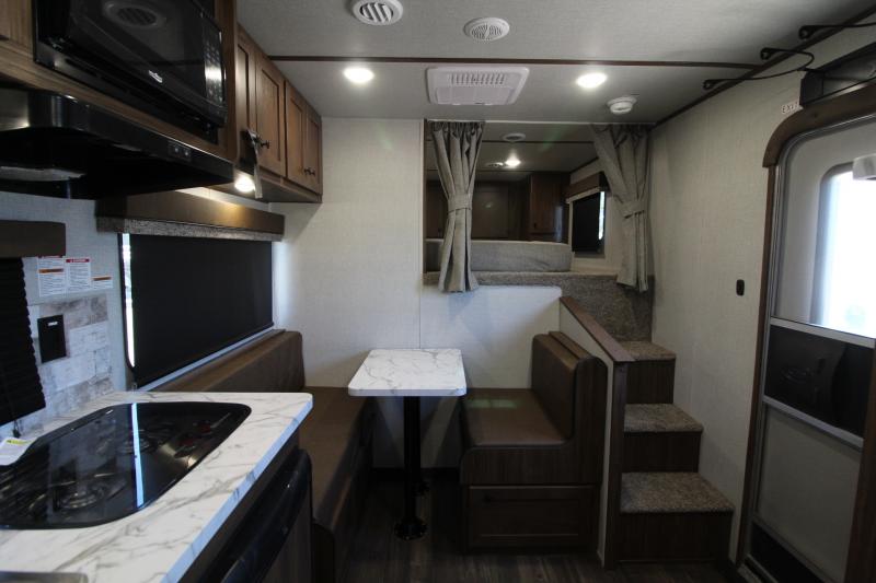 2025 Bison Ranger 8209B 2 Horse - 9'SW - Dinette - L&I Horse Area ...