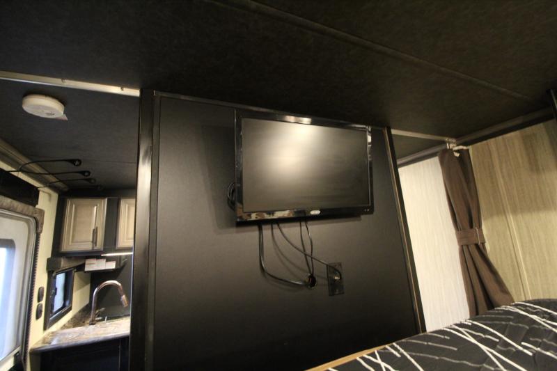 2016 Bison Premier 4 Horse Trailer-Double Step- in Woodland, WA | Trailer Trader