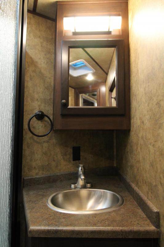 2020 Exiss 8310 3 Horse 10' SW Living Quarters Trailer - Slide Out ...