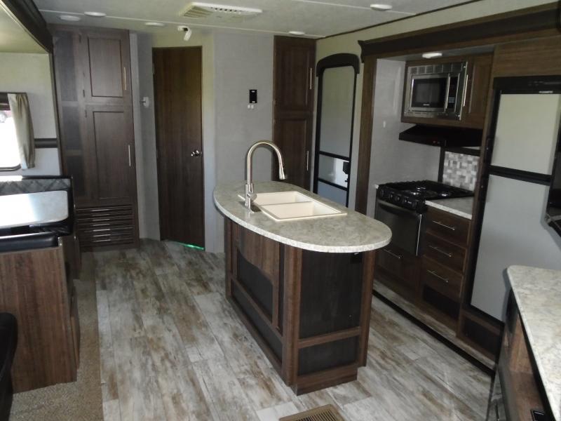 2018 CrossRoads RV 331BH Zinger Travel Trailer in Marlette, MI ...