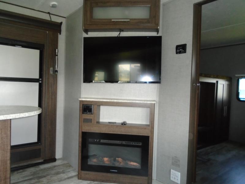 2018 CrossRoads RV 331BH Zinger Travel Trailer in Marlette, MI ...