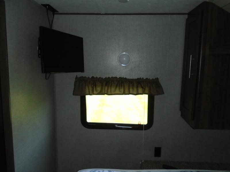 2018 CrossRoads RV 331BH Zinger Travel Trailer in Marlette, MI ...