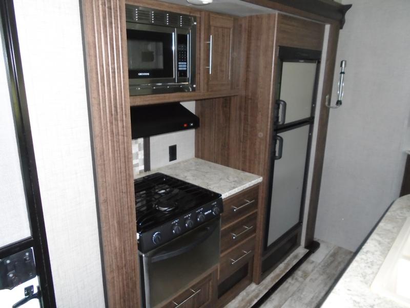 2018 CrossRoads RV 331BH Zinger Travel Trailer in Marlette, MI ...