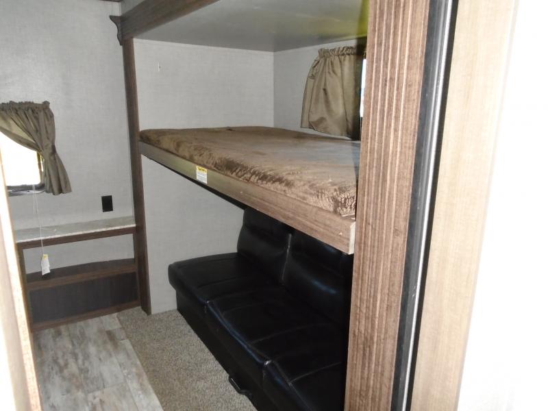 2018 CrossRoads RV 331BH Zinger Travel Trailer in Marlette, MI ...