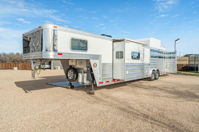 Platinum Coach Horse Trailers for Sale near you | Trailer Trader