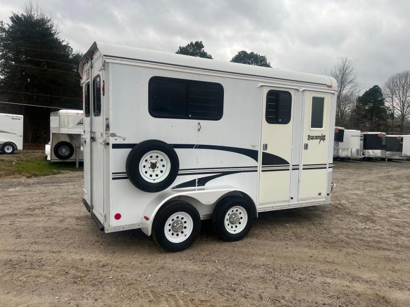 2001 Merhow Trailers 2H THORO BRED WITH DRESSING ROOM Horse Trailer in Harmony, NC | Trailer Trader
