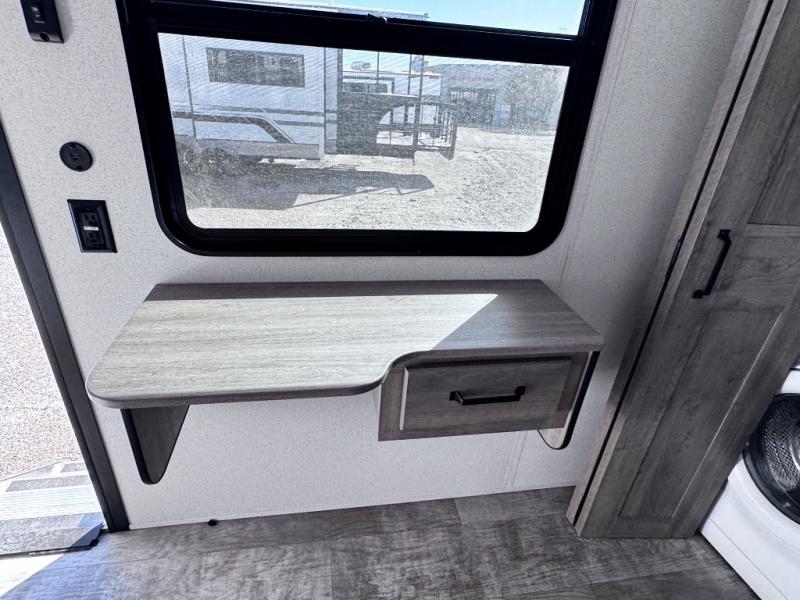 2025 Palomino 402LFT in Slaton, TX | Trailer Trader