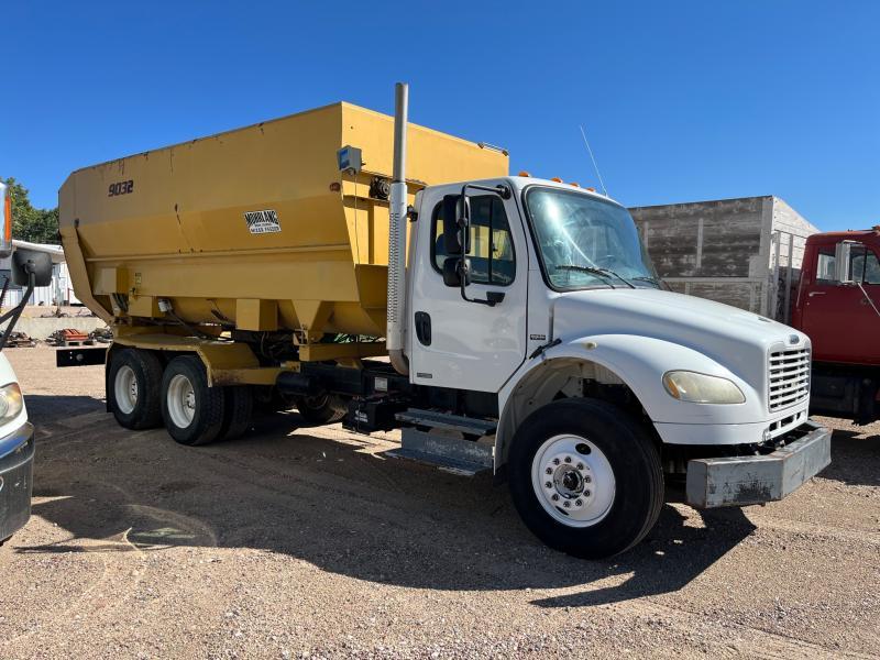 2006 Freightliner Business Class M206 w/ Mohrlang 9032 Feed Box Heavy ...