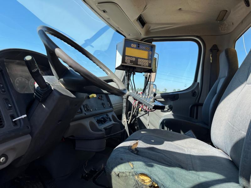 2006 Freightliner Business Class M206 w/ Mohrlang 9032 Feed Box Heavy ...