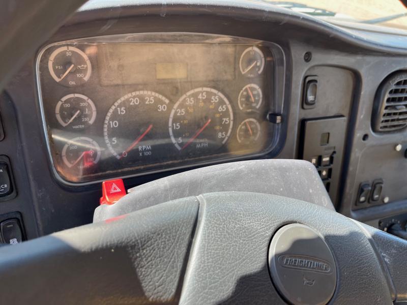 2006 Freightliner Business Class M206 w/ Mohrlang 9032 Feed Box Heavy ...