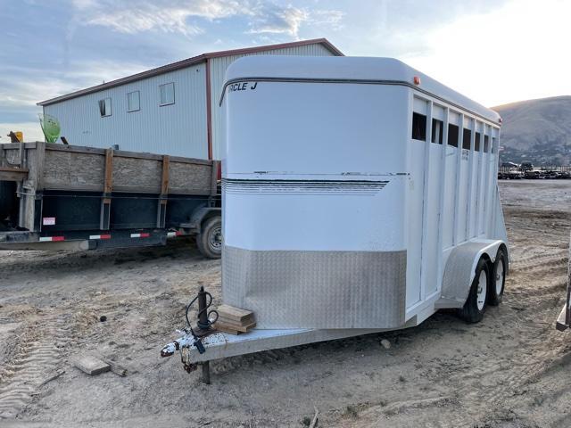 Trying to find the weight of a 2004 Circle J Bronco BP 2 Horse slant ...