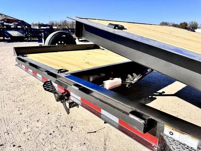2025 Diamond C Trailers HTL208 22' X 82 Hydraulically Dampened Tilt ...