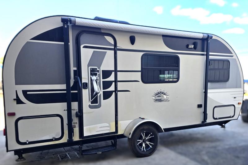 2016 Winnebago 17FT Travel Trailer in Enola, PA | Trailer Trader