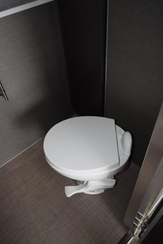 PRE-OWNED ATC 20' GAME CHANGER PRO SERIES TOY HAULER | Custom Enclosed ...