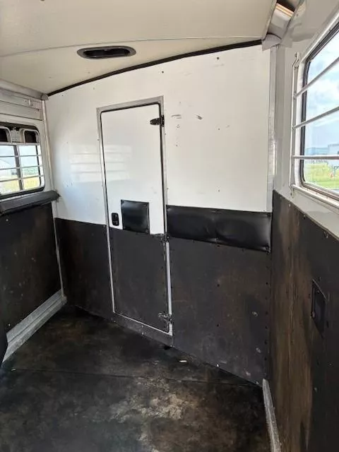 2002 Five Star 4 Horse with Bathroom PKG Horse Trailer in Shelbyville, TN | Trailer Trader