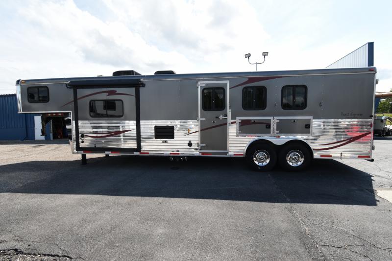 2014 Bison Trailers Trail express 8312 w/ bar Horse Trailer in Silver ...
