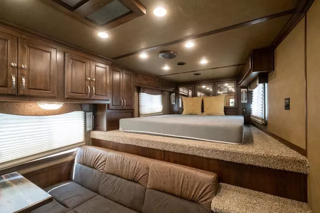 2019 Featherlite Trailers 4 Horse 11' SW Living Quarters Trailer in ...