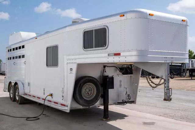 2014 Platinum Coach Trailers 3 Horse 8ft SW Living Quarters Trailer in ...