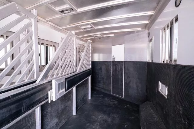 2008 Bloomer Trailers 4 Horse 11'SW Living Quarters Trailer in Seguin, TX | Trailer Trader