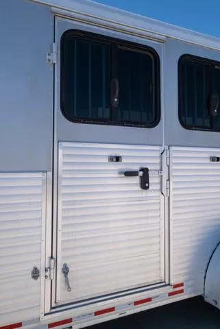 2016 Sundowner Trailers 3 Horse Santa Fe Living Quarters Trailer in ...