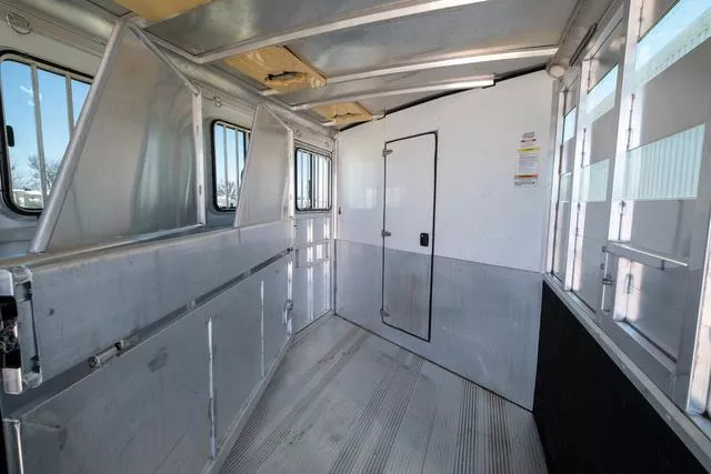 2016 Sundowner Trailers 3 Horse Santa Fe Living Quarters Trailer in ...