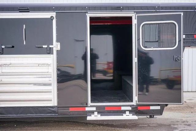 2024 Exiss 10 Pen Custom Low Pro in Seguin, TX | Trailer Trader