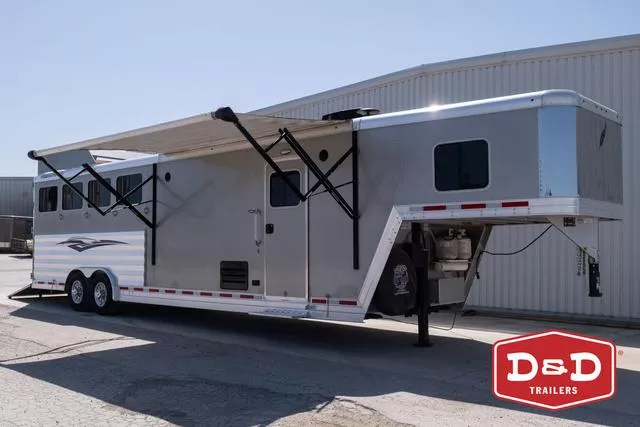 2019 Featherlite Trailers 4 Horse 11' SW Living Quarters Trailer in ...