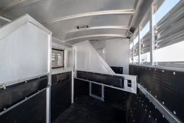 2014 Platinum Coach Trailers 3 Horse 8ft SW Living Quarters Trailer in ...