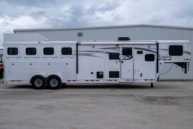 2016 Lakota Trailers 4 Horse Living Quarters Trailer W/Slide Out in ...