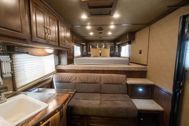 2019 Featherlite Trailers 4 Horse 11' SW Living Quarters Trailer in ...