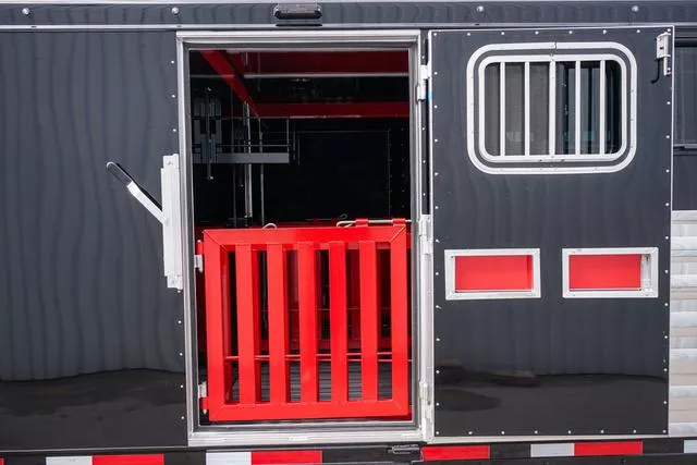 2024 Exiss 10 Pen Custom Low Pro in Seguin, TX | Trailer Trader