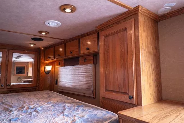 2008 Bloomer Trailers 4 Horse 11'SW Living Quarters Trailer in Seguin, TX | Trailer Trader