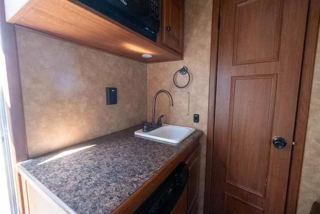 2016 Sundowner Trailers 3 Horse Santa Fe Living Quarters Trailer in ...