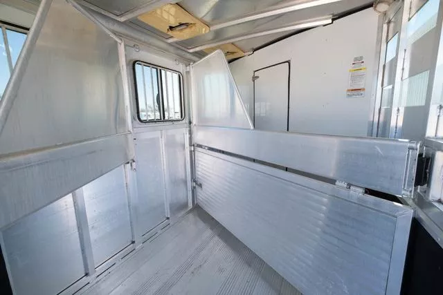 2016 Sundowner Trailers 3 Horse Santa Fe Living Quarters Trailer in ...