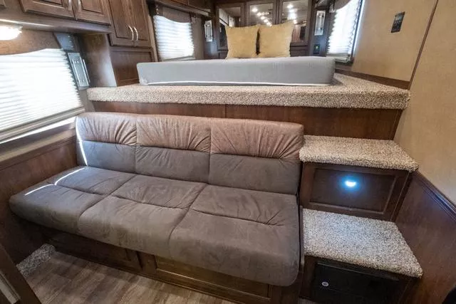 2019 Featherlite Trailers 4 Horse 11' SW Living Quarters Trailer in ...