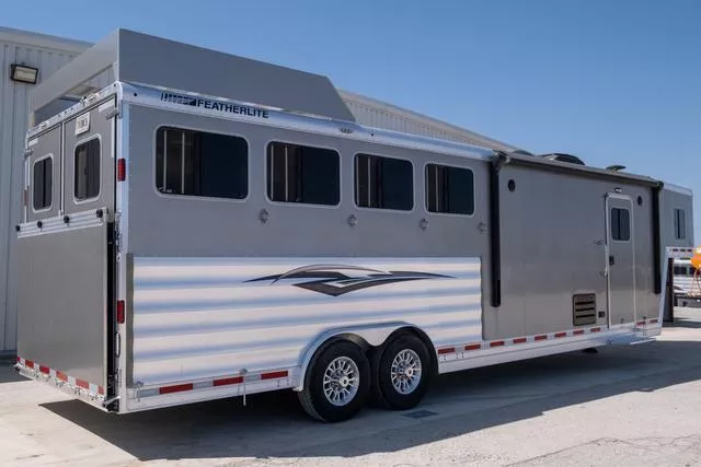2019 Featherlite Trailers 4 Horse 11' SW Living Quarters Trailer in ...