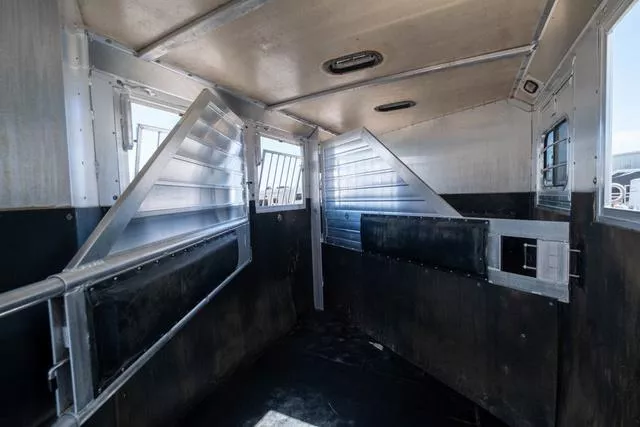 2001 Hart Trailers 3 Horse Trailer in Seguin, TX | Trailer Trader