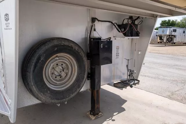 2014 Platinum Coach Trailers 3 Horse 8ft SW Living Quarters Trailer in ...