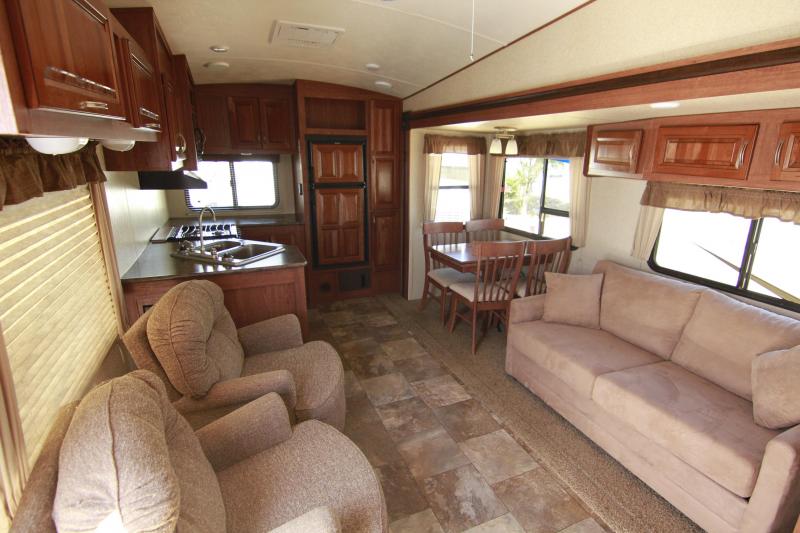 2013 Wildcat 282RKX Fifth Wheel Camper RV in Santa Fe, NM | Trailer Trader