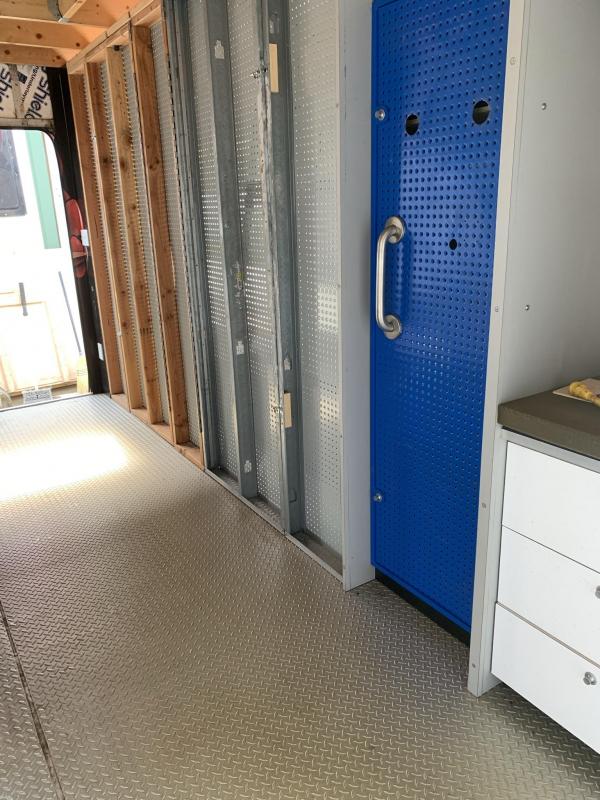 2014 Bruce Transporters 28' Enclosed Utility Gooseneck Trailer in ...