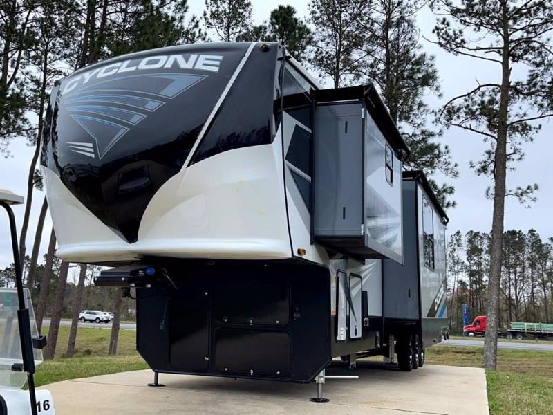 2022 Heartland RV CYCLONE 4005 | Near Me