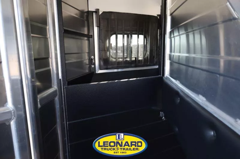 2023 Logan Coach S8412SO Horse Trailer in North Jackson, OH | Trailer ...