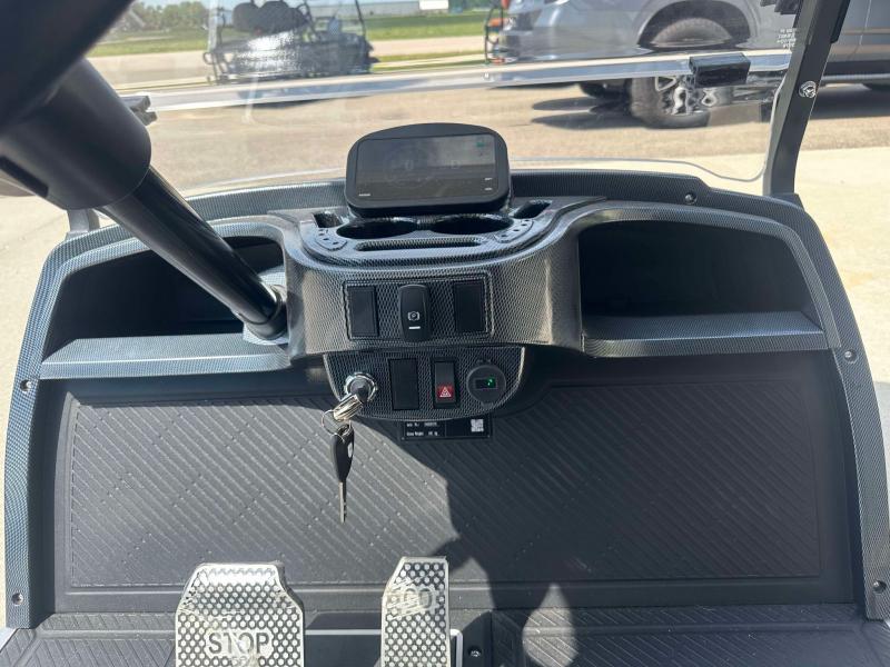 2025 ICON Electric Vehicles G60 GAS 6-Seater GOLF CART!! LIMO Loaded ...