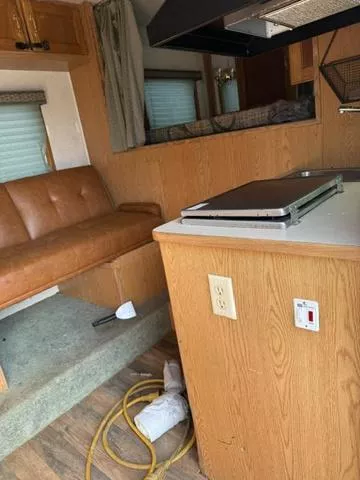 2003 Merhow Horse Trailers 4 Horse Gooseneck Trailer with Living ...