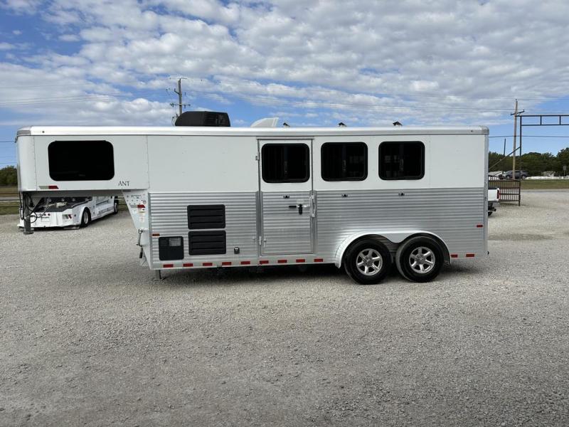 2017 Sundowner 3 horse with 5' LQ in Pilot Point, TX | Trailer Trader