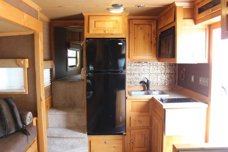 2007 Bloomer Evolution Horse Trailer in Pilot Point, TX | Trailer Trader